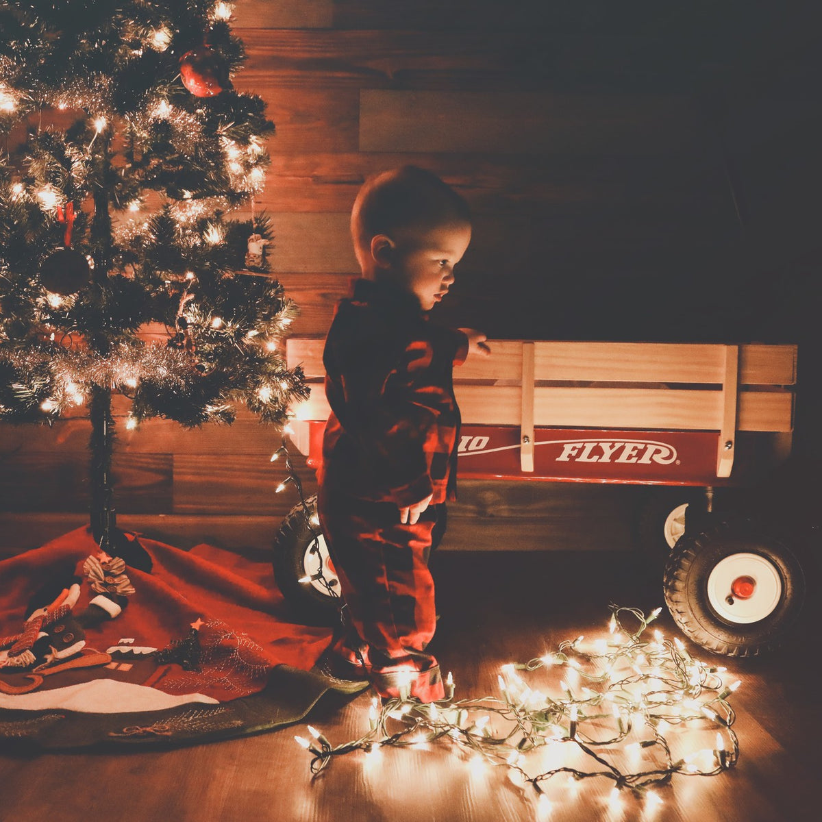 Printable Holiday Bingo with 24 Activities – Radio Flyer