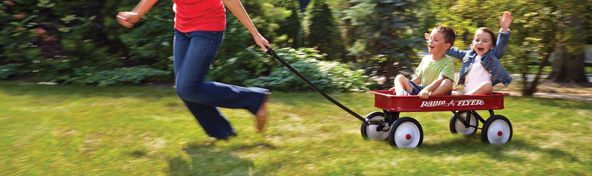 Timeless & Classic Red Wagons: Wooden & Metal Wagons | Radio Flyer